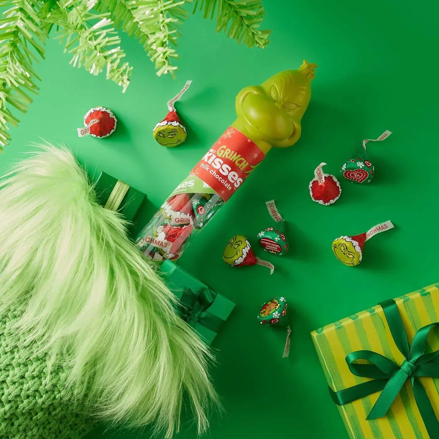 HERSHEY'S KISSES Grinch Christmas Milk Chocolate Candy, 6 oz.– Brands ...
